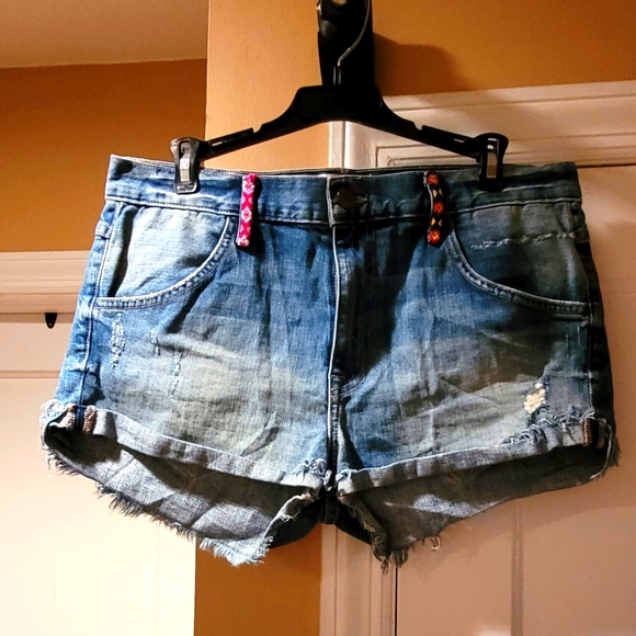 Wildfox | Shorts | Preowned Designer Distressed Wildfox Denim Daisy ...